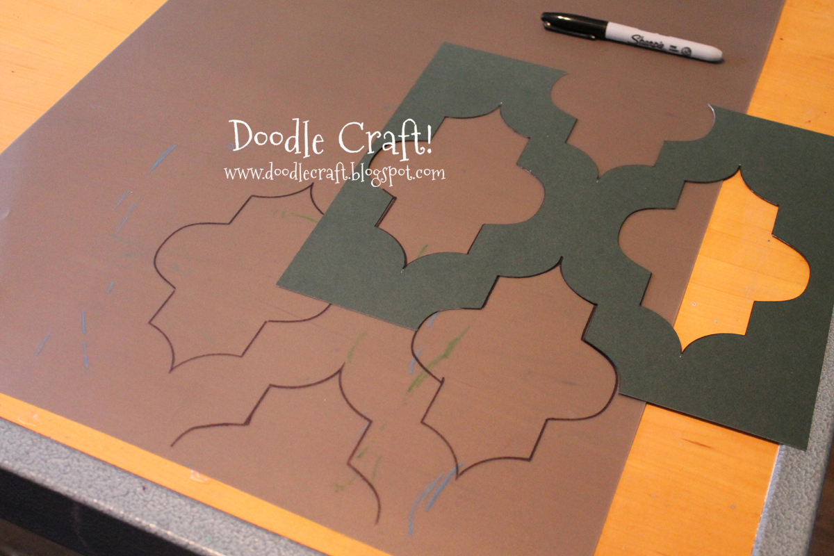 Stencil a Round Kitchen Table tutorial!