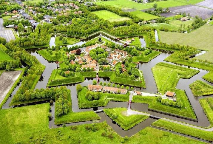 Star castle Netherlands ~ Entertainment-Enter