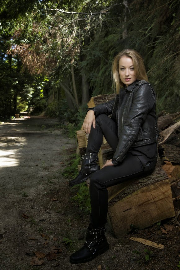 Maya Booth solteira e boa em sessão fotográfica - Boas.pt ...