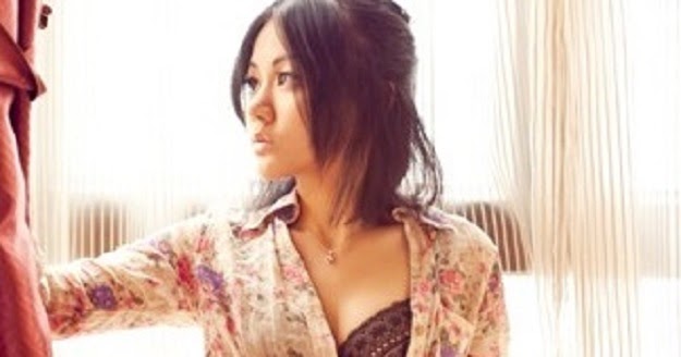 HmoneGyi: အထဲကိုထည့္လိုက္မယ္ေနာ္(ကိုယ္တိုင္ရိုက္)