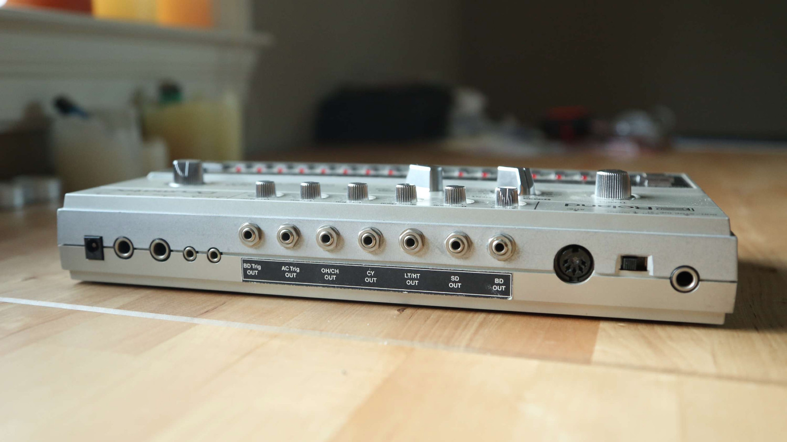 MATRIXSYNTH: Roland TR606 with Individual Outputs Mod