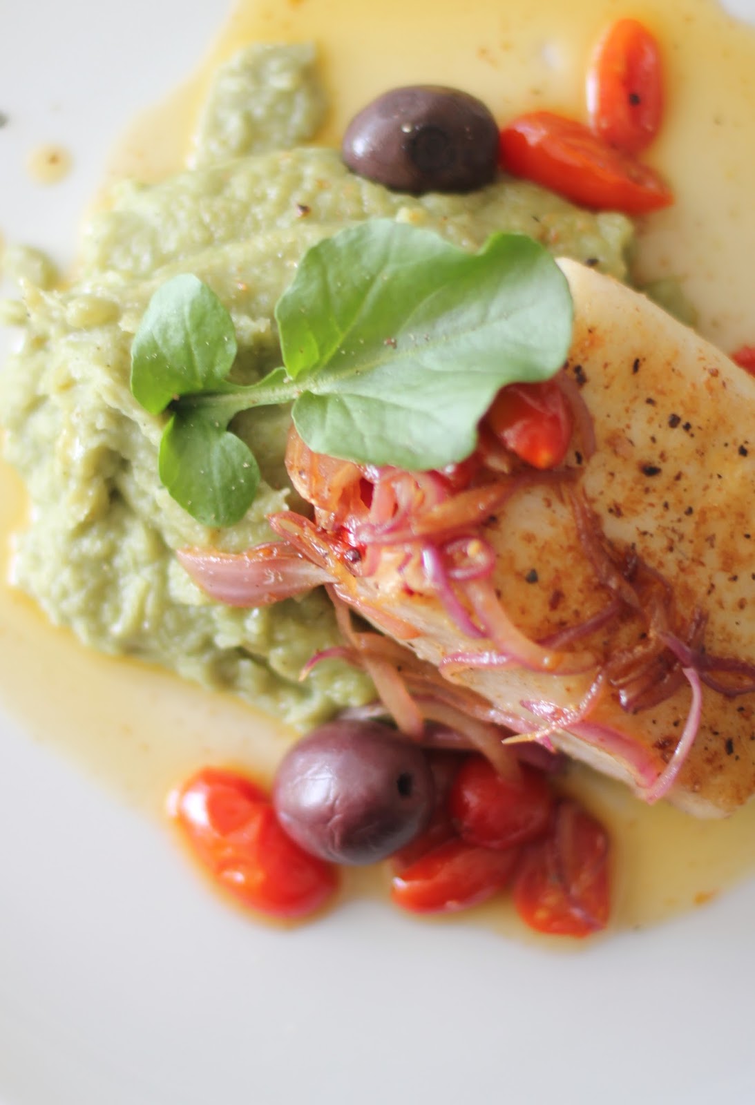 Filé de peixe com purê de batata-doce com manjericão