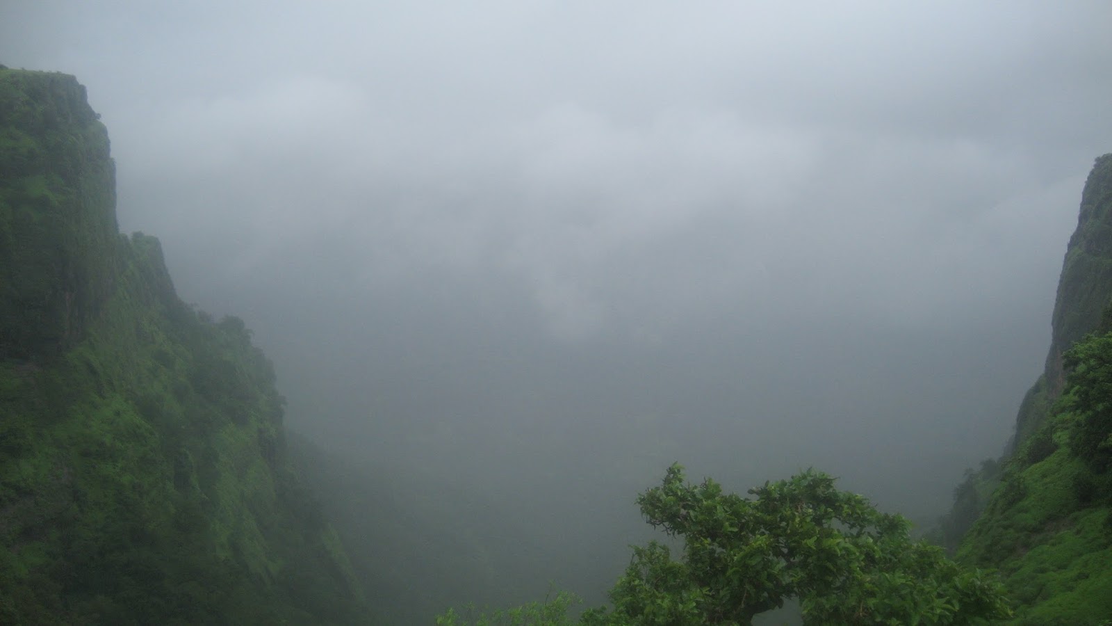 On the Edge of Sahyadris: Ahupe Ghat: A memorable walk through heaven