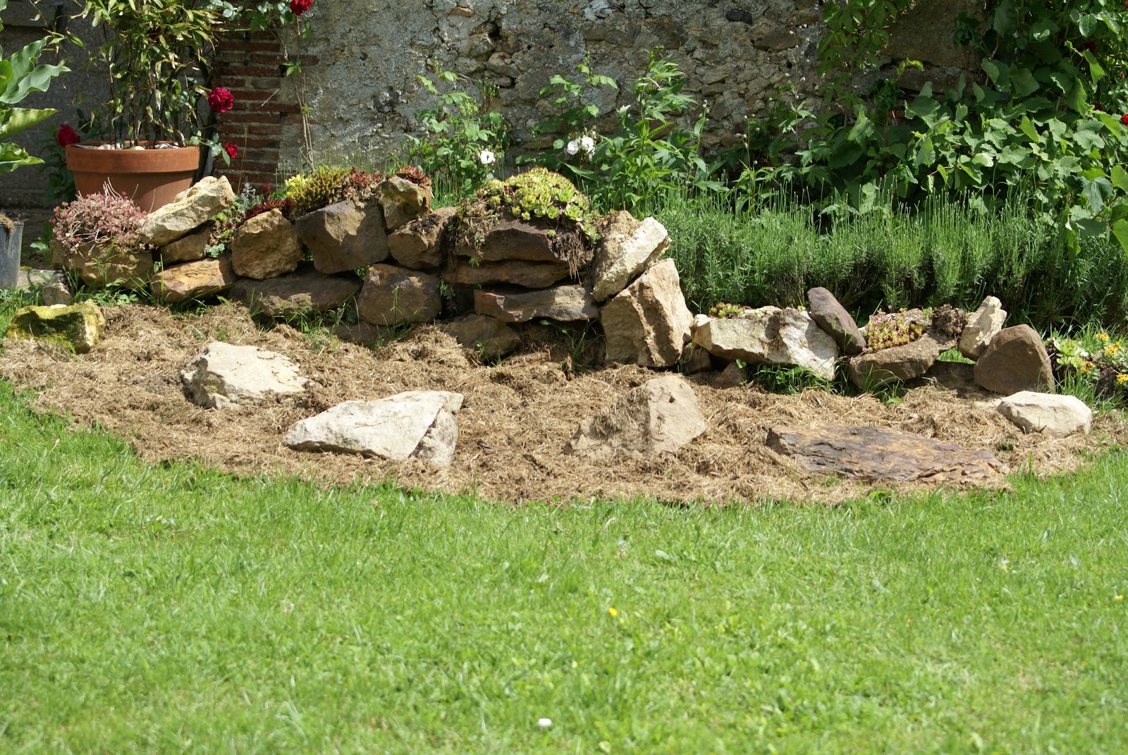 Le JarDin d'aLeCs: La 'rocaille' tant attendue