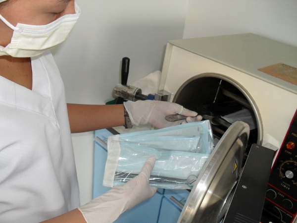 Roselle Dental: Sterilization and Disinfection of Dental Instruments