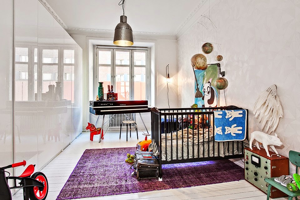 Keltainen talo rannalla: Kolme kotia Ruotsista