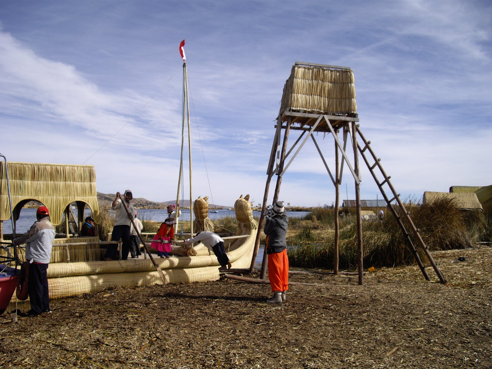 LAGO TITICACA - Visitar as ILHAS UROS, as magníficas ilhas de junco no Peru