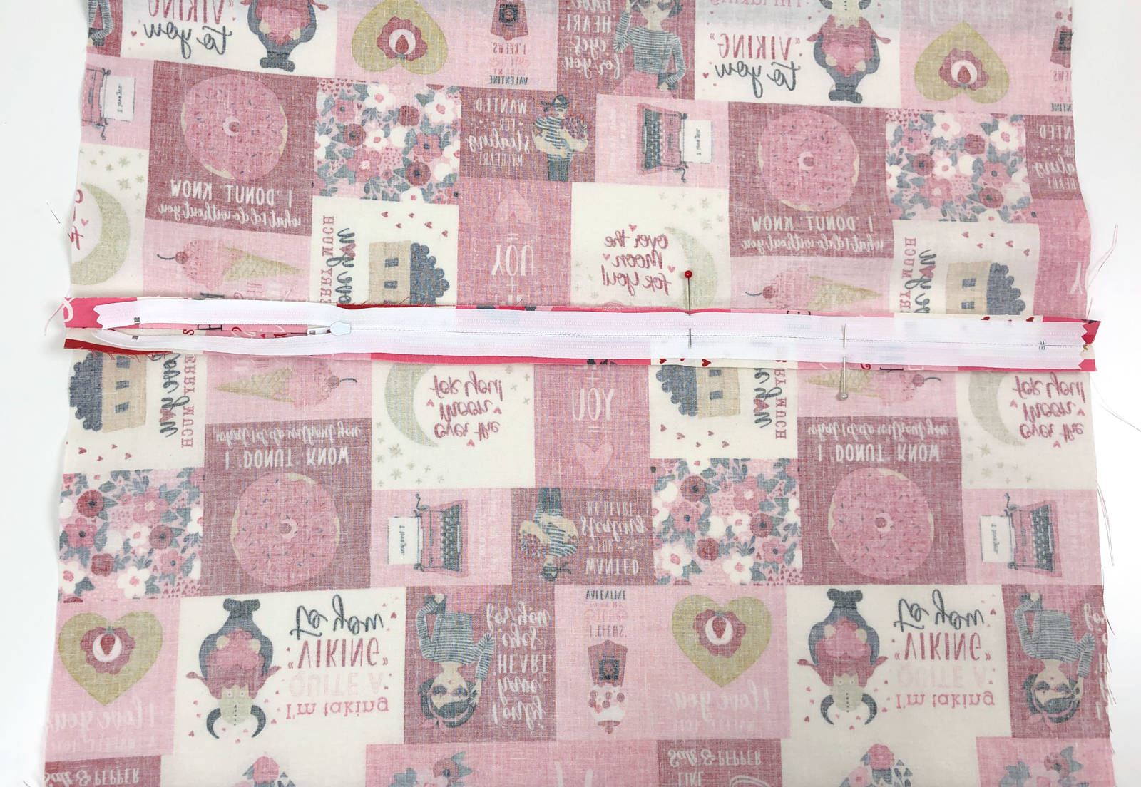 Pillow Cover with Invisible Seam Zipper Tutorial - Ameroonie Designs