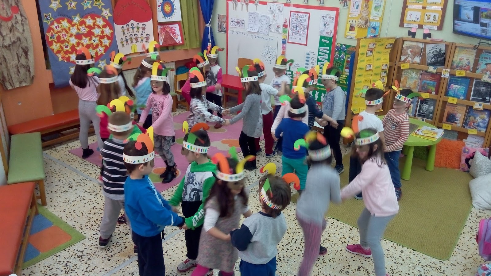Ένα Νηπιαγωγείο γεμάτο Χαμόγελα... : Ο Αρλεκίνος και η τρελή Αποκριά!