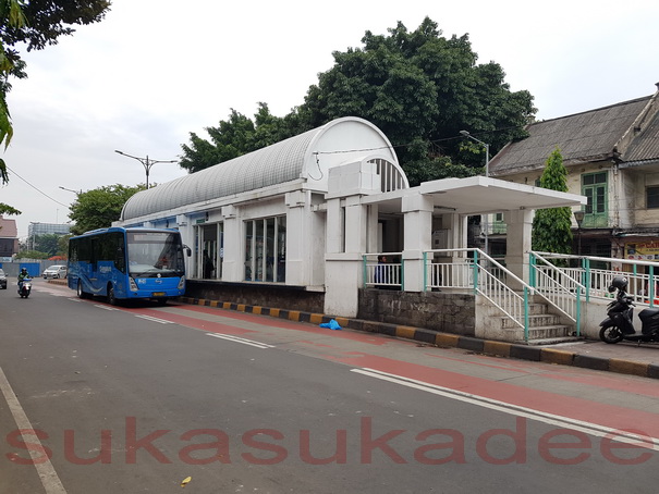 Halte Busway Museum Fatahillah - sukasukadee