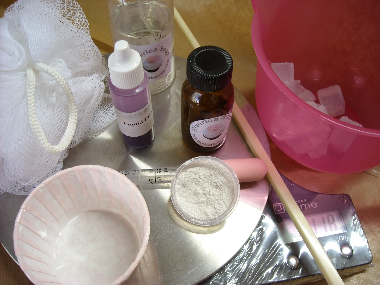 Riverlea Soap: Tutorial - Melt and Pour - Scrunchie Soap...