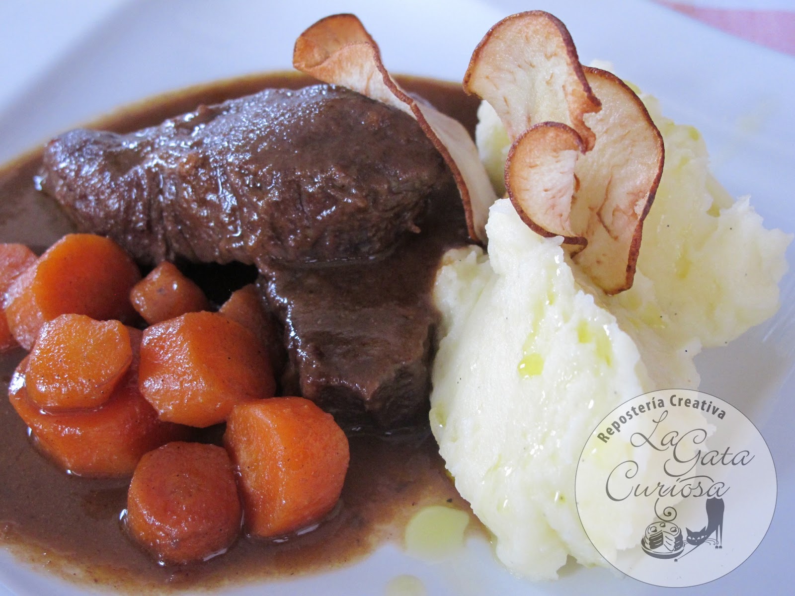 La Gata Curiosa: CARRILLERAS DE TERNERA CONFITADAS CON PURE DE PATATAS ...