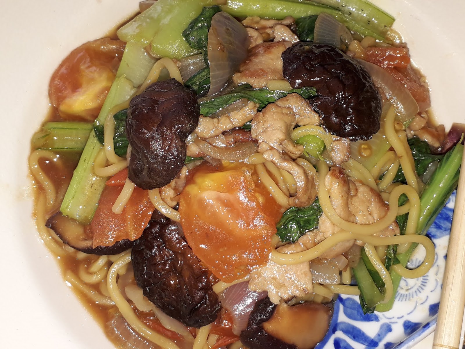 Cooking Pleasure: TASTY FRIED YELLOW NOODLES WITH TOMATOES