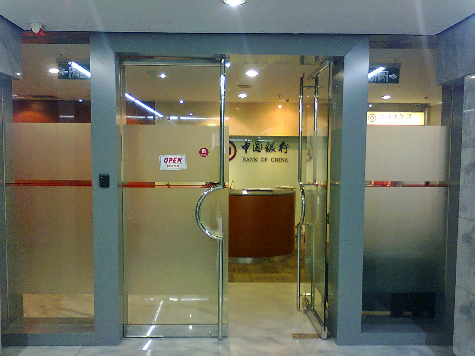 PENYEDIA PEMASANGAN PINTU FITTING FRAMELESS TEMPERED DI YOGYAKARTA