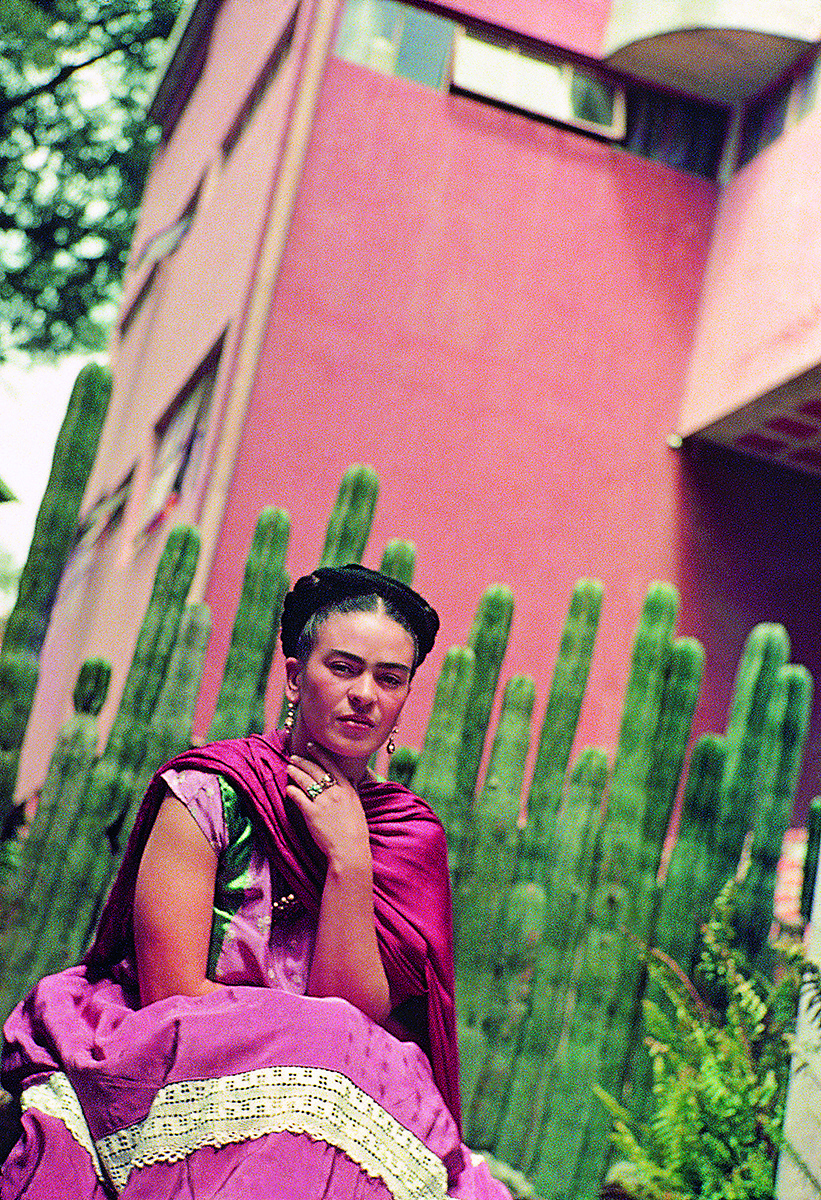 loveisspeed.......: Frida in the garden... In Mexico say born and die ...