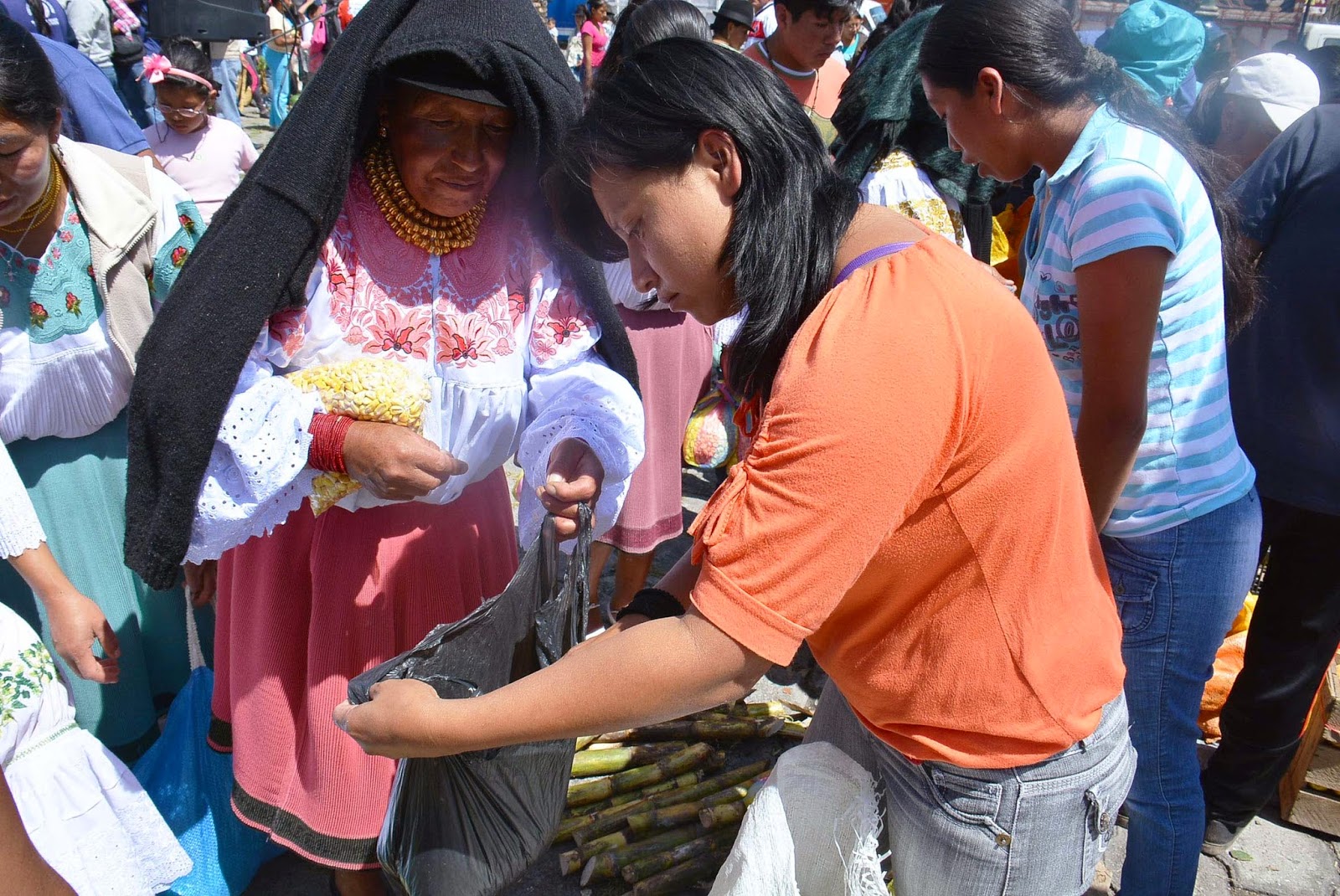 somosdelmismobarro: Trueque comunitario se vive en Ibarra