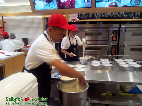 Selby's Food Corner: Uncle Tetsu Cheesecake, Central Park Mall
