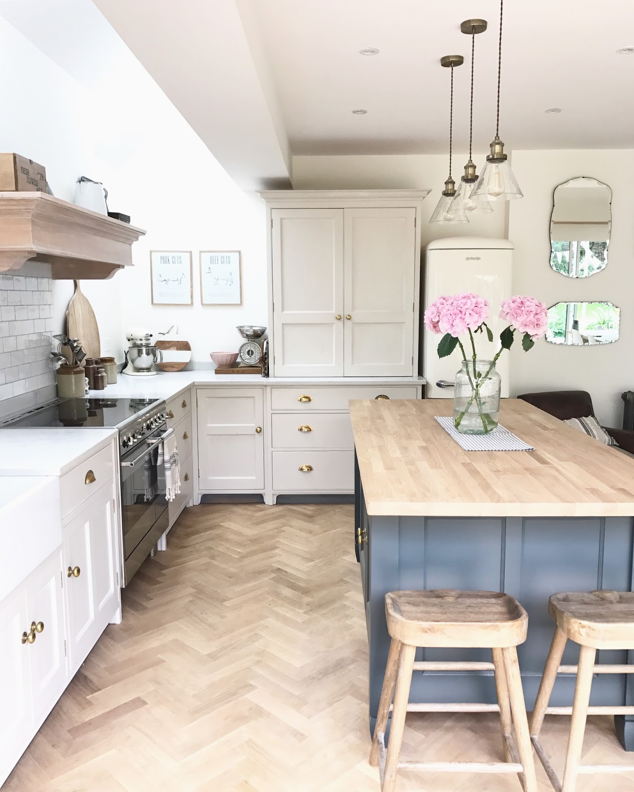 Project House - The Kitchen - Roses and Rolltops