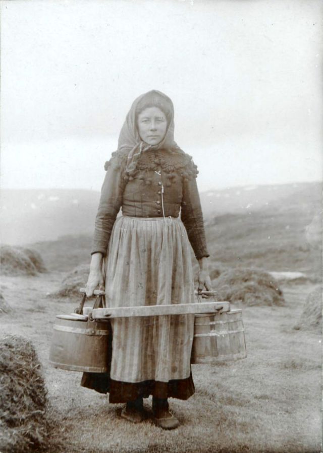 Rarely-Seen Portrait Photos of Icelandic People in the Late 19th and ...