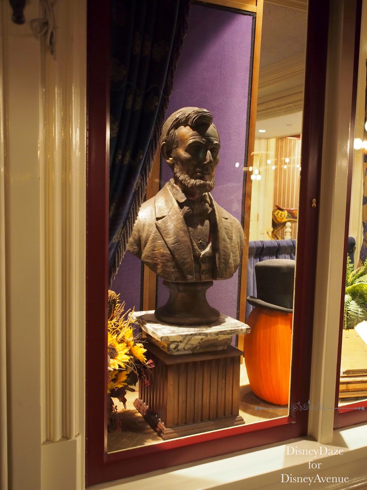 Disney Avenue: A Walk in the Park: Disneyland Edition