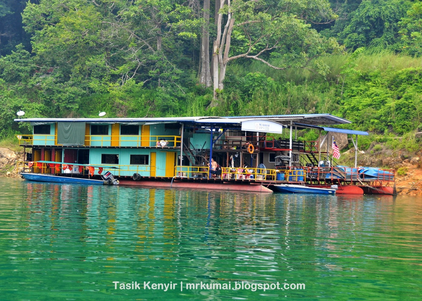 mrkumai.blogspot.com: Rumah Bot @ Tasik Kenyir