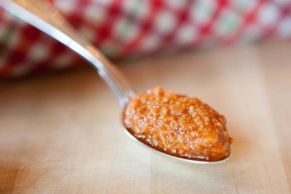 Erikas LCHF till vardag och fest: Tomatröra med vitlök och pepprig ost