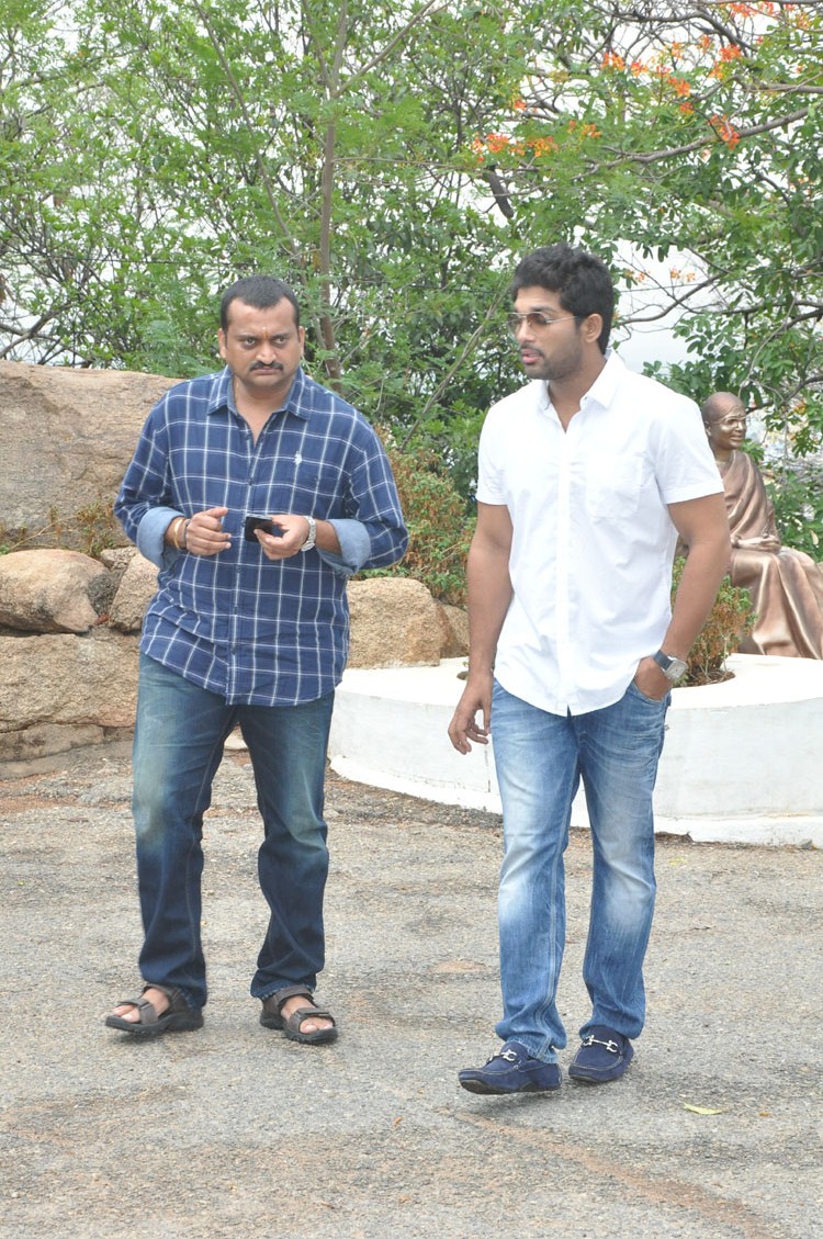 Kotha Janta Movie Launch - Hot PHOTOSHOOT Bollywood, Hollywood, Indian ...