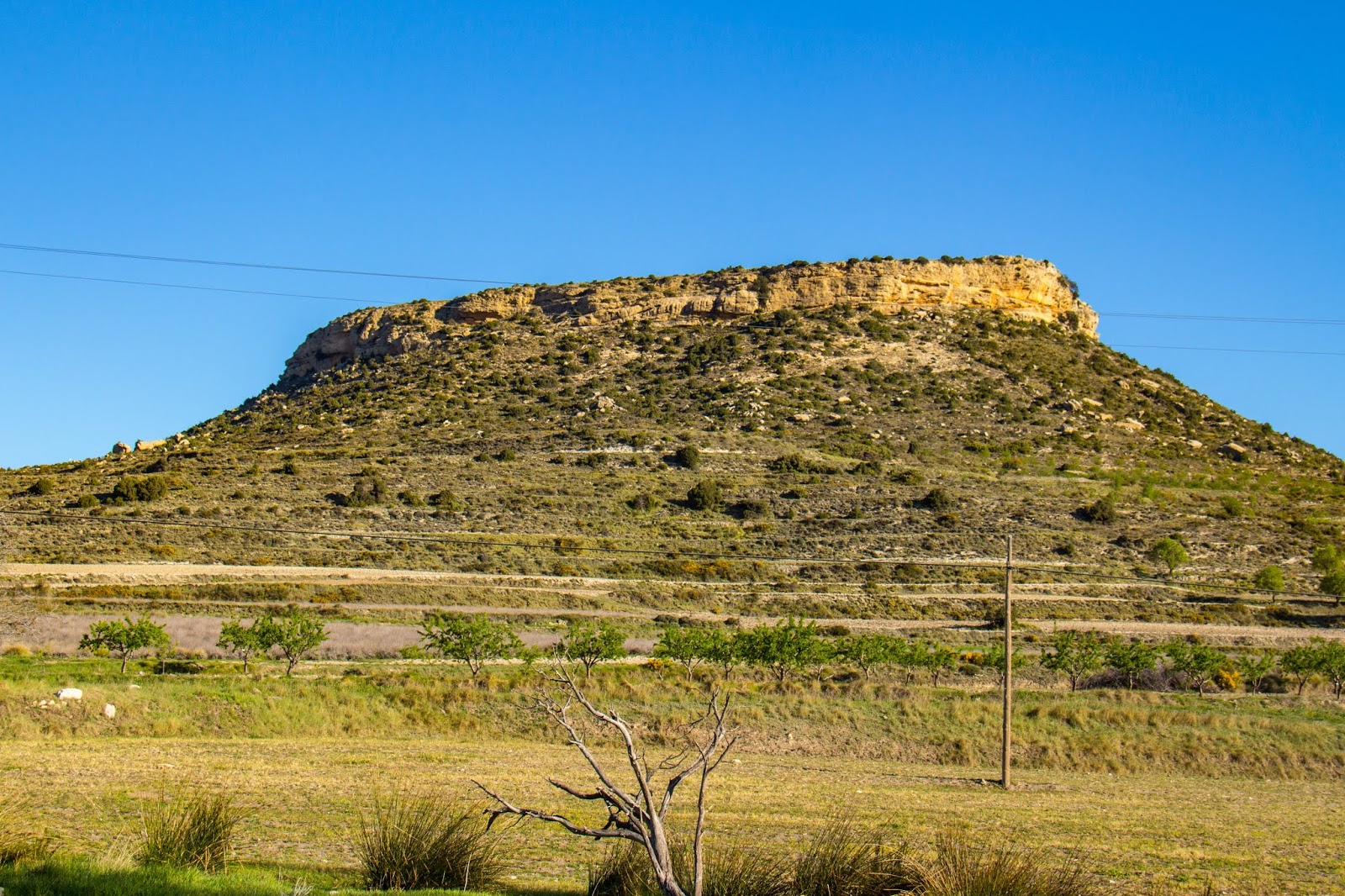 LA MOLATA DE CHARÁN Y LA CASCADA DE HONDARES DESDE LAS CASICAS DEL PORTAL.