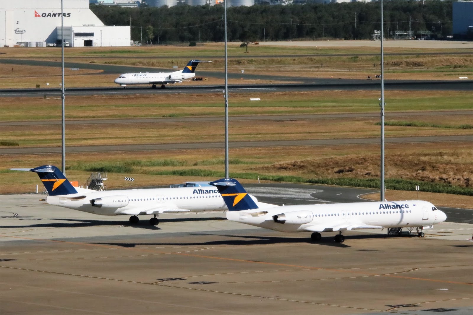 B M B Photography: Qantas buys 20% of Alliance Airlines