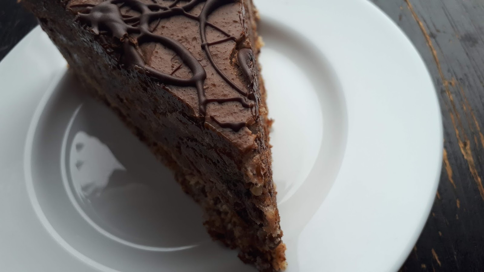 A sada Olja kuva: Reform torta sa lešnicima i kafom