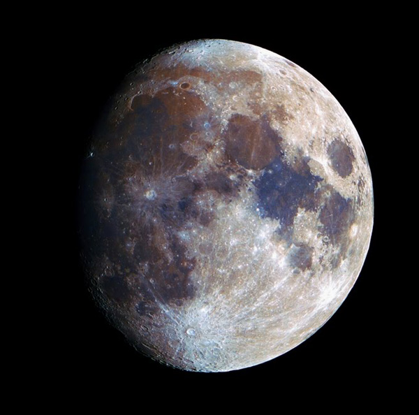 100tificas: La Luna y sus colores reales