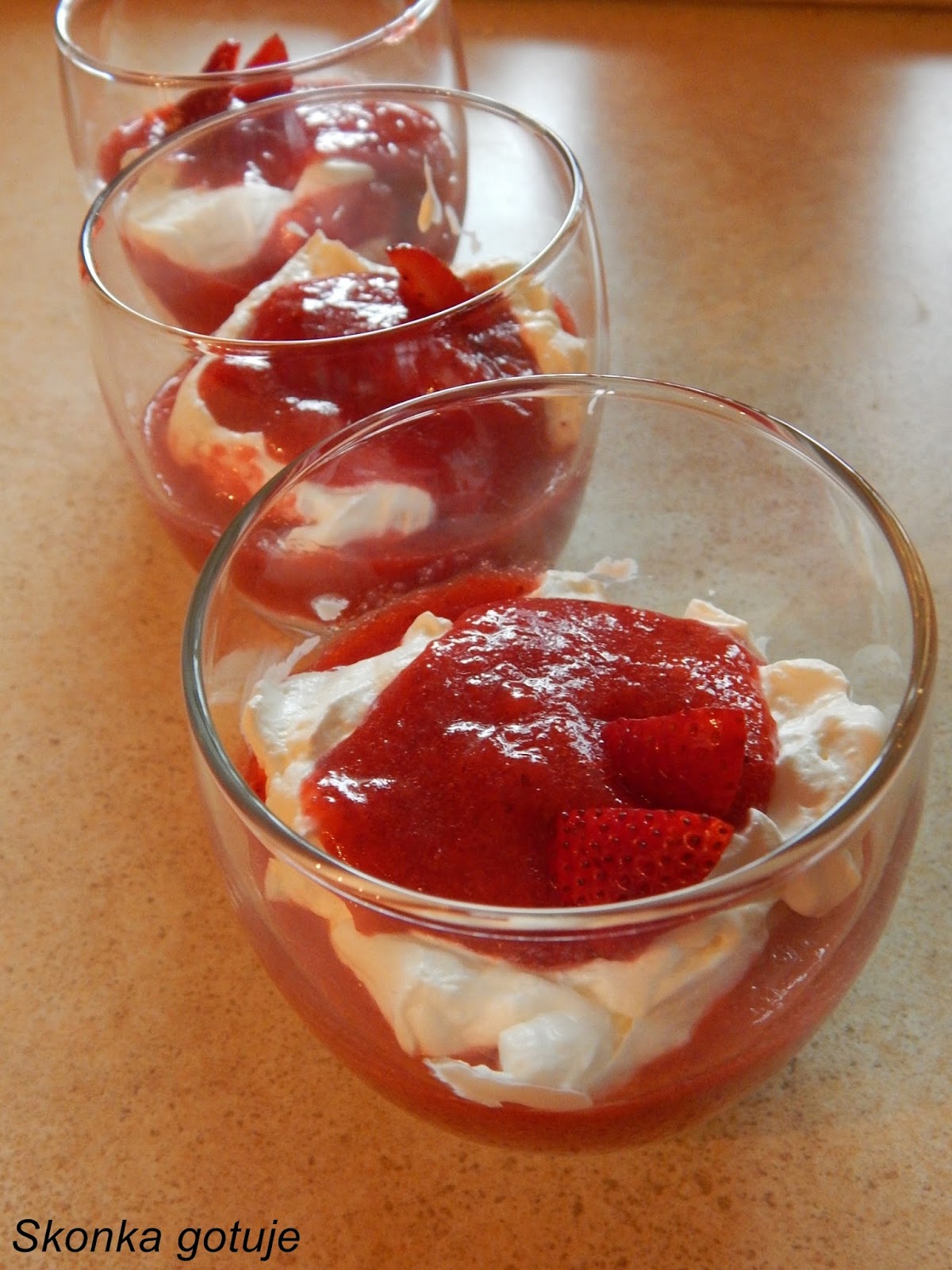 Skonka gotuje: Truskawki z mascarpone
