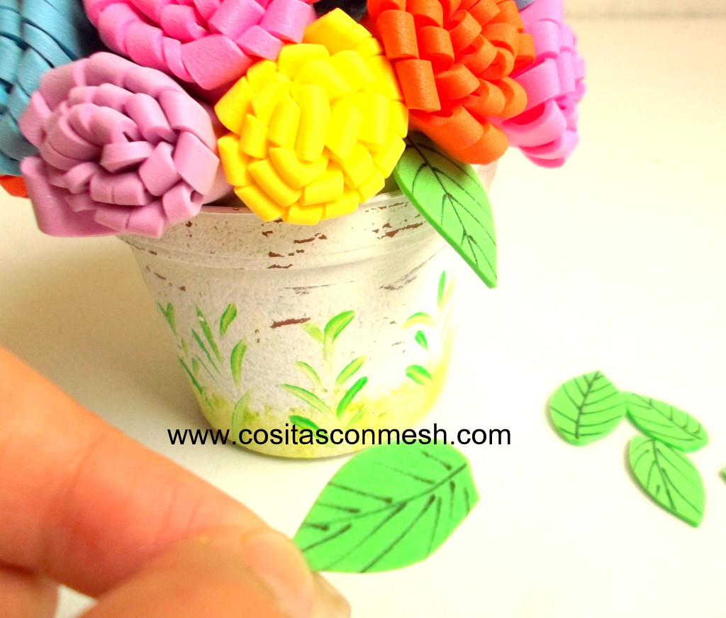 Manualidades flores de fomi ~ cositasconmesh