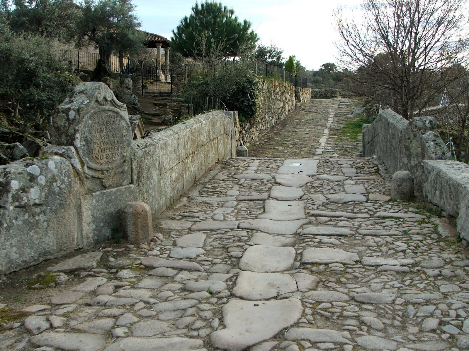 Almacén de clásicas: LAS CALZADAS ROMANAS: VÍAS Y MILIARIOS (Imágenes)