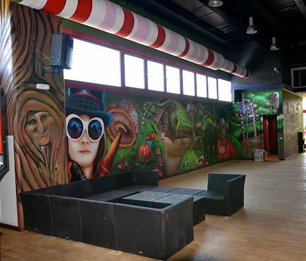 Graffiti mural la fábrica de chocolate