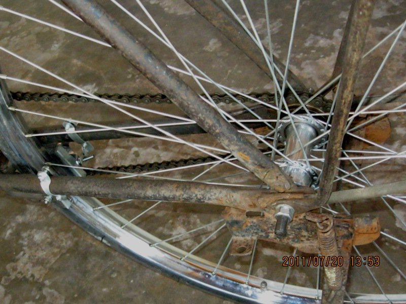 KOMPENI: Sepeda onthel merk BATAVUS