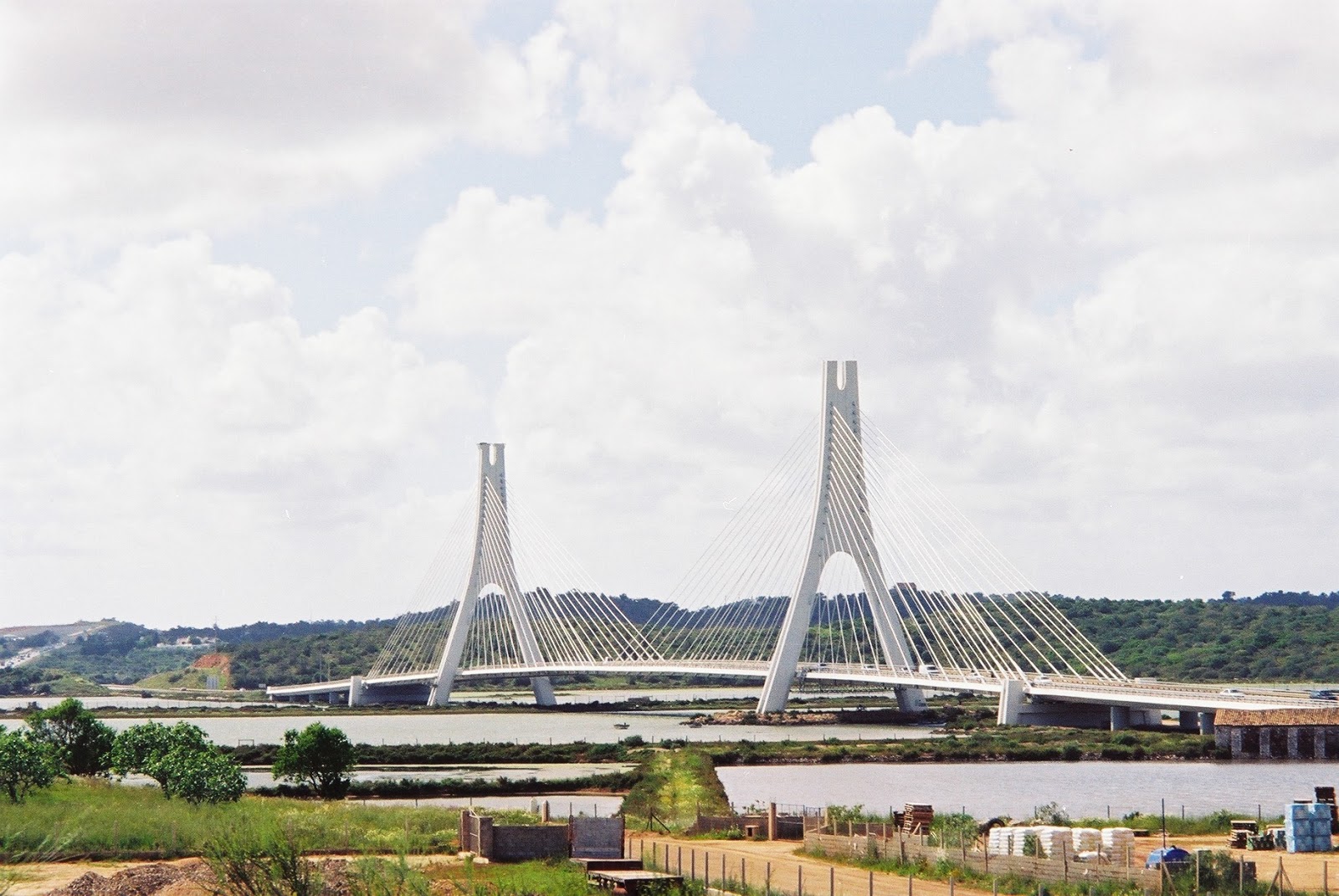 Ao (es)correr da pena e do olhar: Portimão e ponte sobre o rio arade