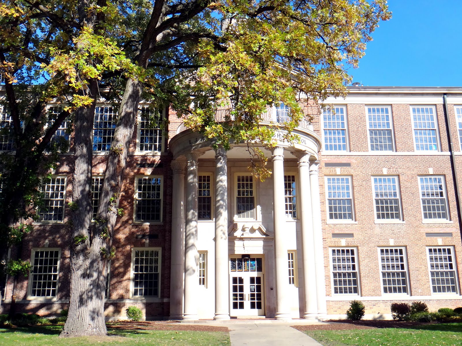 A look at Riverside Illinois' Grade Schools: Blythe Park, Ames, St ...