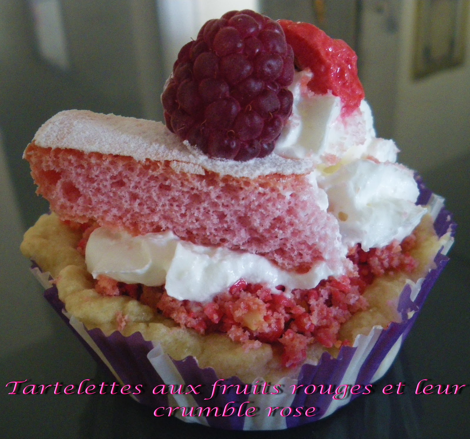 GATEAU GAGA - Love cakes: Tartelette aux fruits rouges et son crumble rose