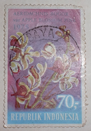 Koleksi Perangko Antik Milik Ibu (Perangko Indonesia) ~ Blurry Eyes