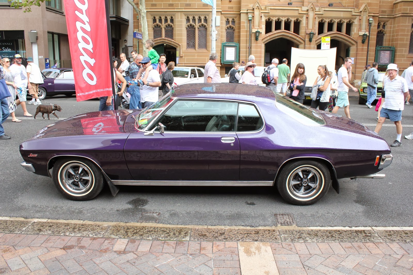 Aussie Old Parked Cars: 1973 Holden HQ Monaro V8