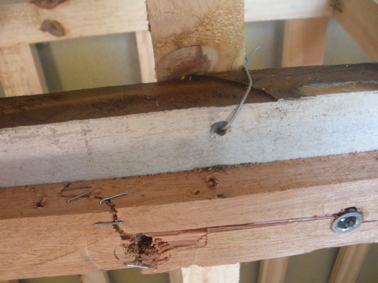 Refazendo Minha Casa: Consertando a Base da Cama (a cama quebrou)