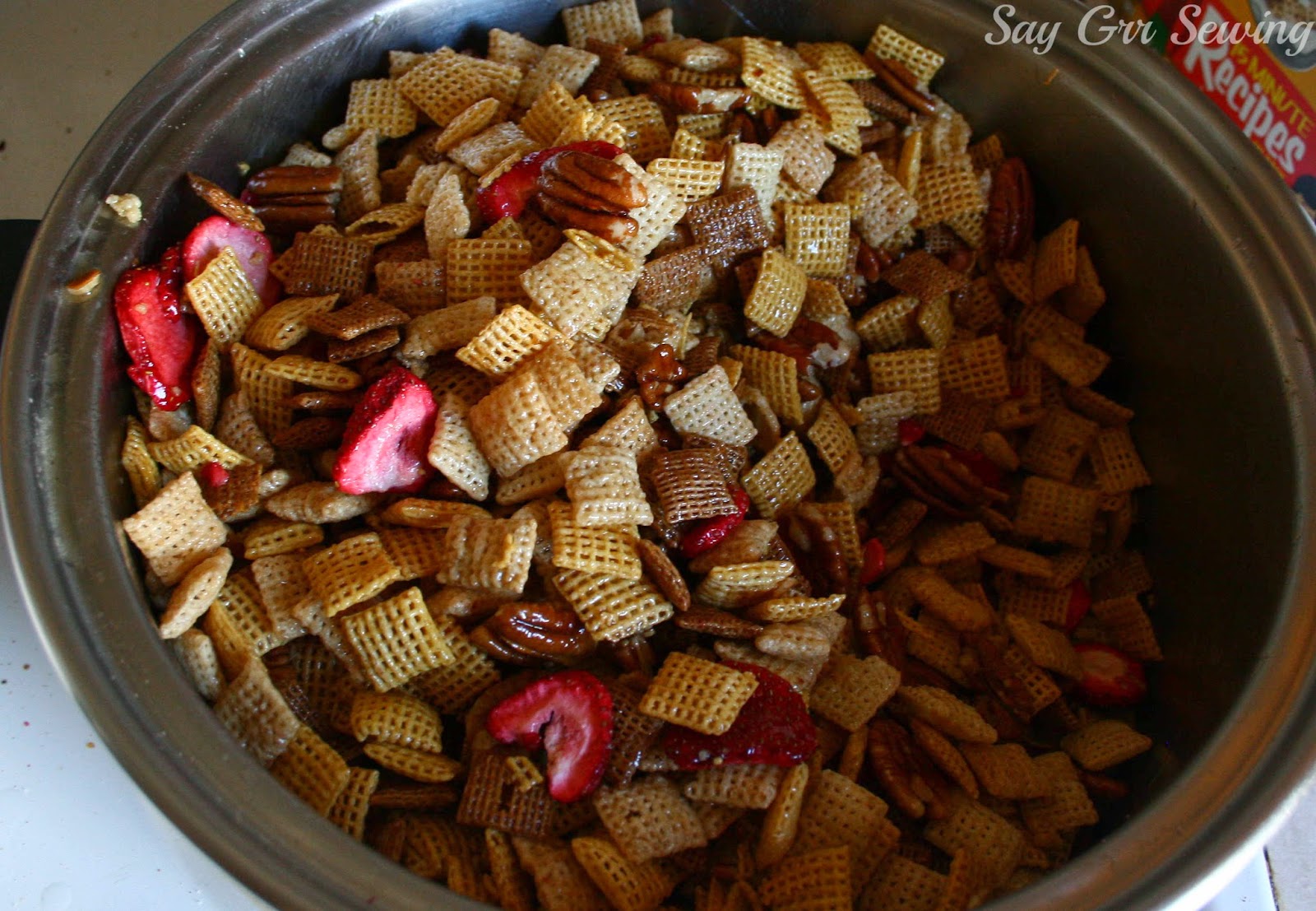 Say Grr Sewing: Strawberry-Maple Chex Mix