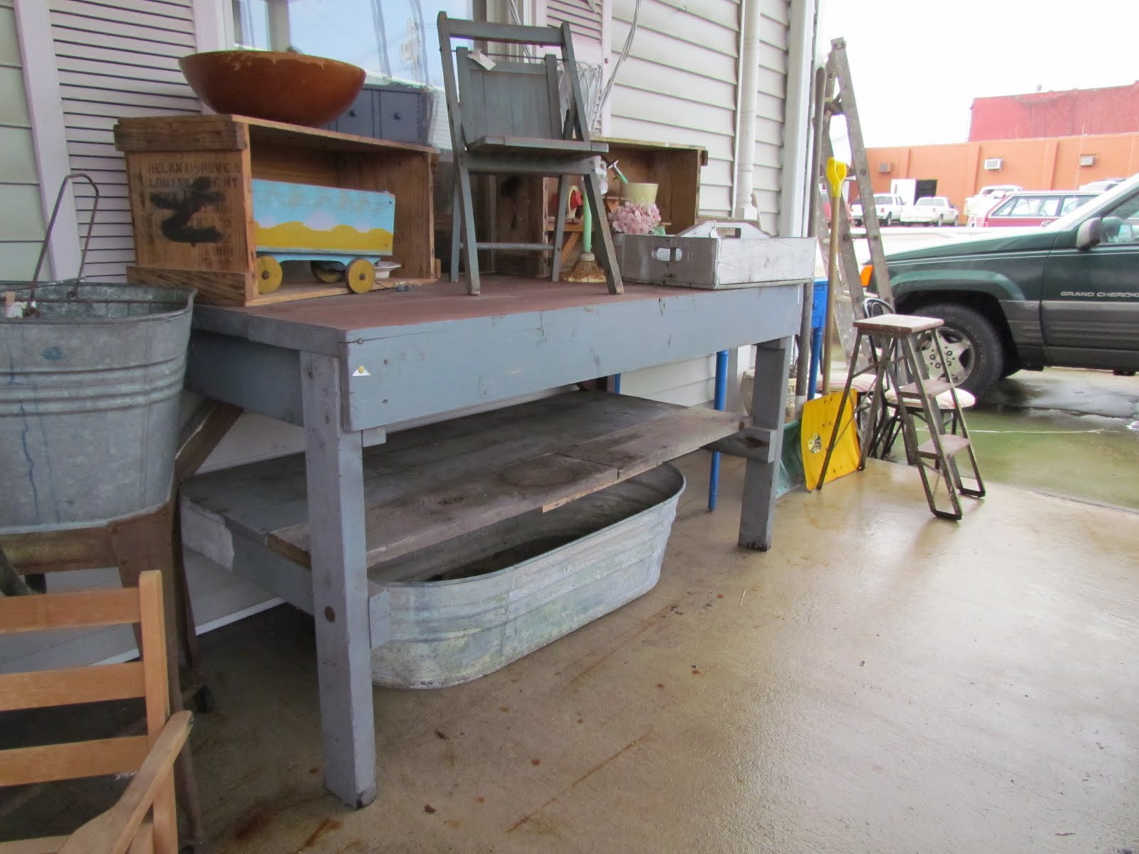 Polly Ann's... because there's no place like home...: The messy front ...