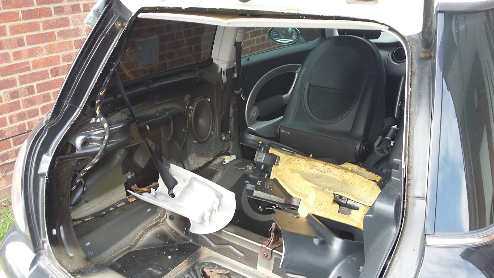 MINI tailgate hinge replacement