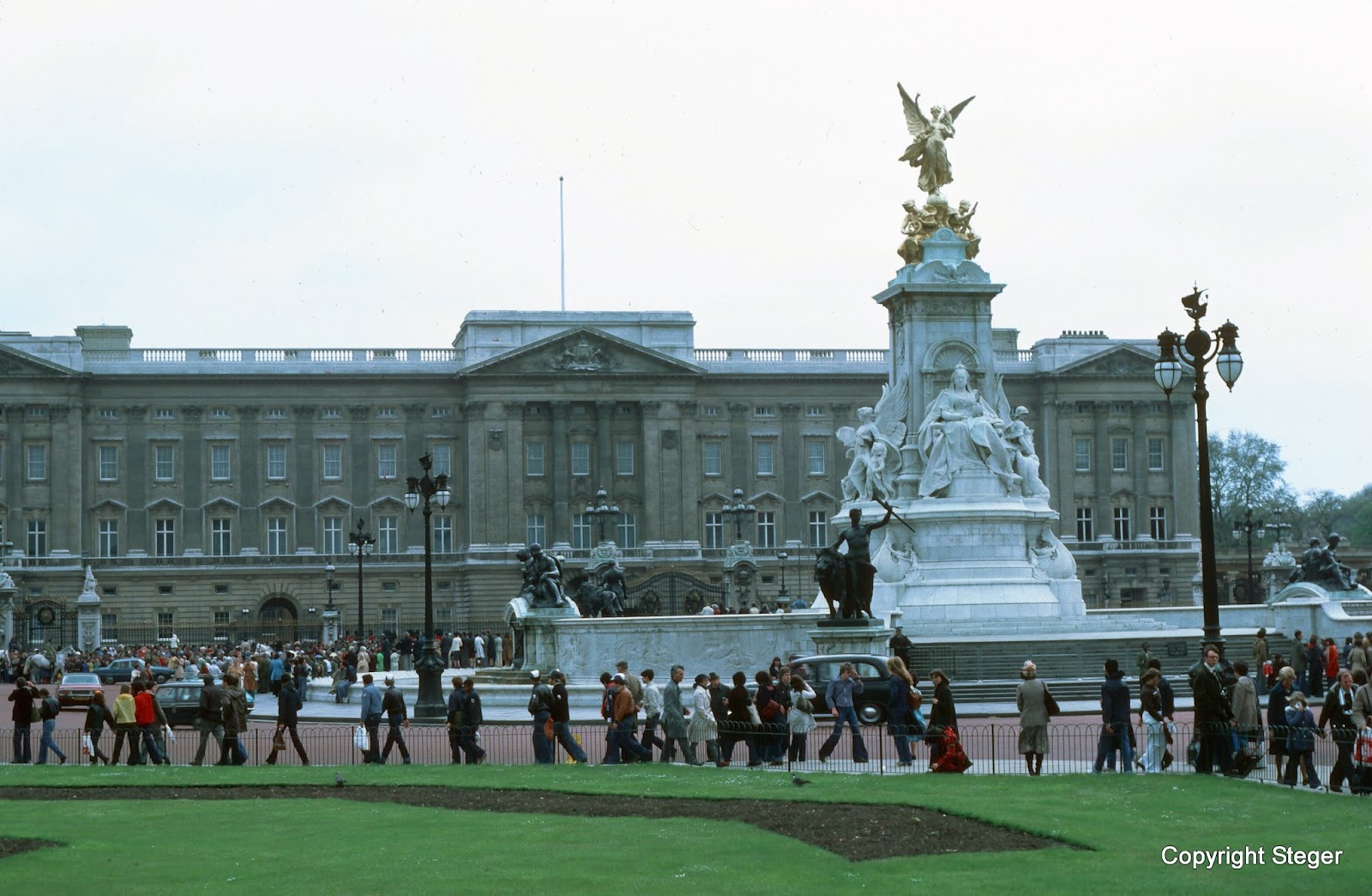 The Wheel: S2L77: London - II