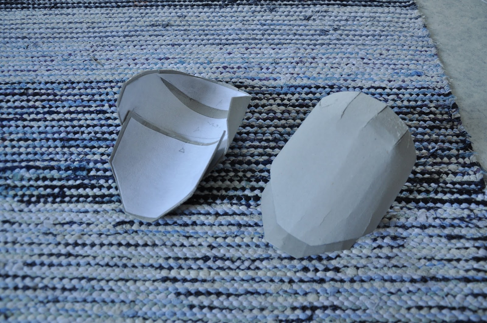 Casualty Cosplay: Armor from pulp board and fake leather for Yuma