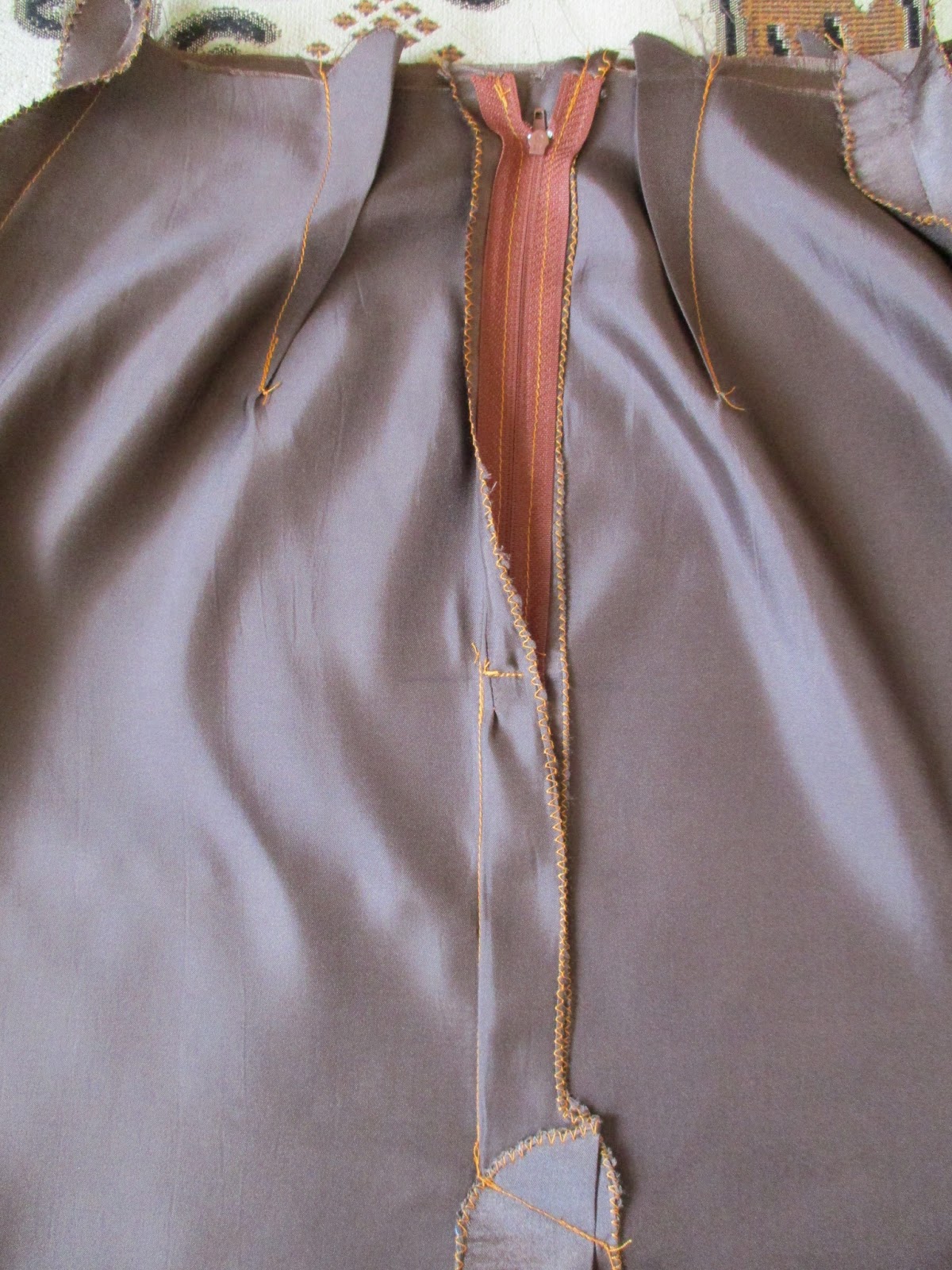 Rasa's advices how best to sew: Sew pencil skirt with lining. Step 10 ...