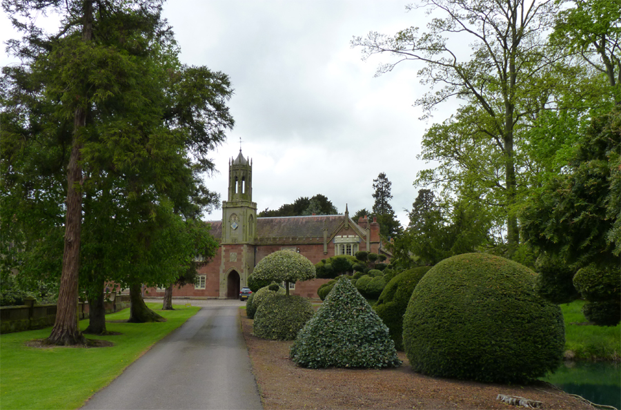 Middle of Nowhere: Brooding topiary at Longner Hall