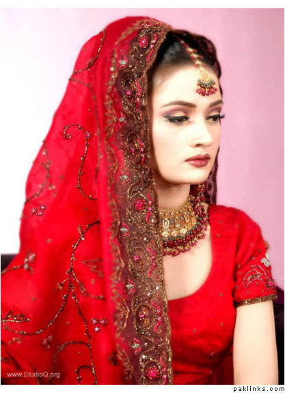 Red Saree Local Dulhan Pictures | Asian Bride